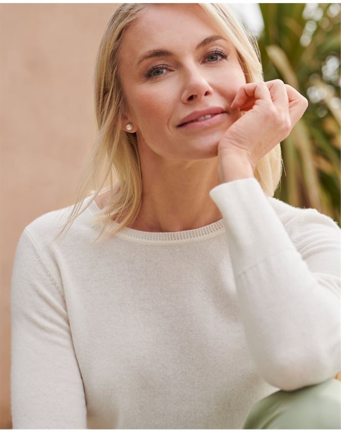 Soft White | Cashmere Crew Neck Sweater | Pure Collection