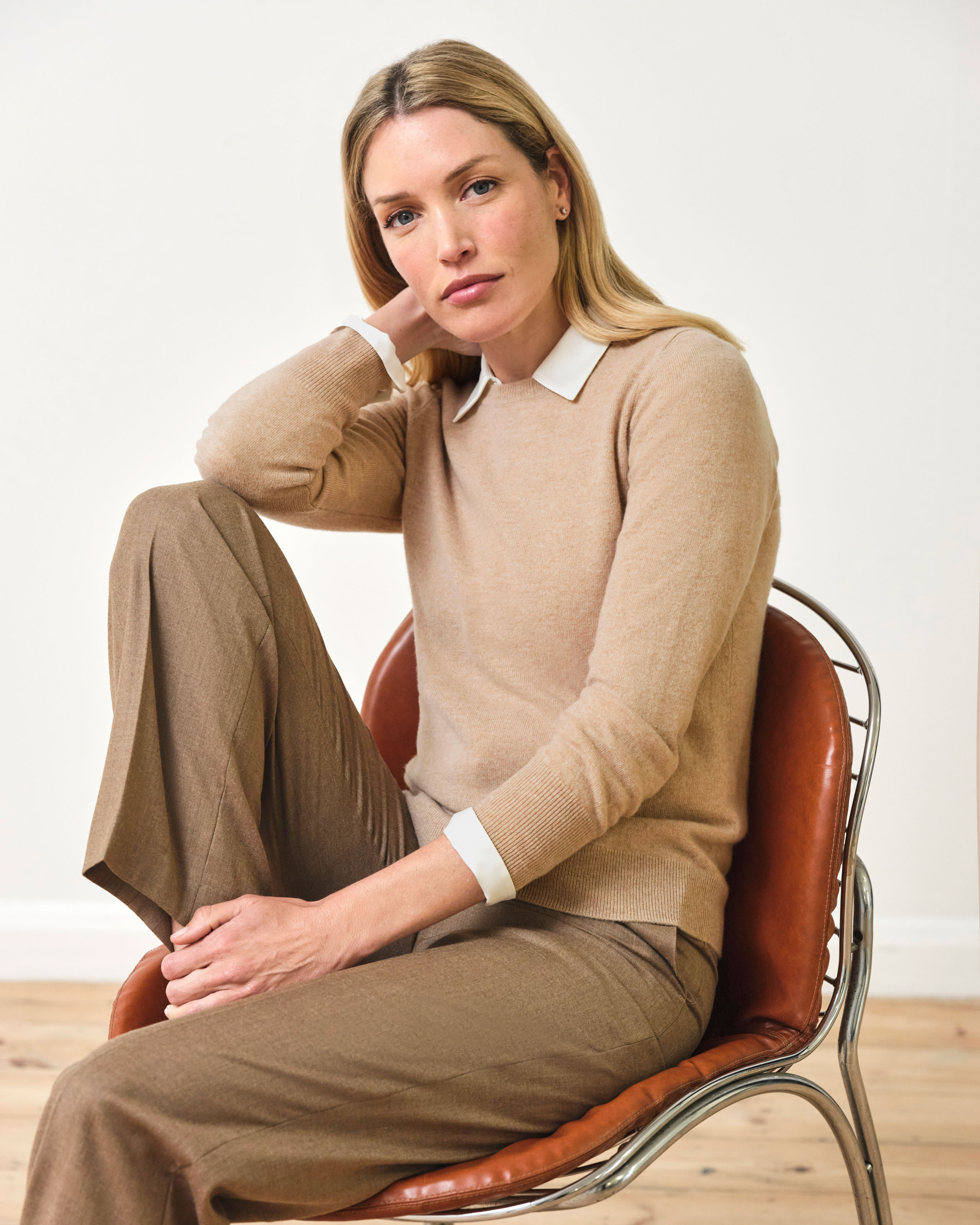 Camel | Cashmere Crew Neck Sweater | Pure Collection