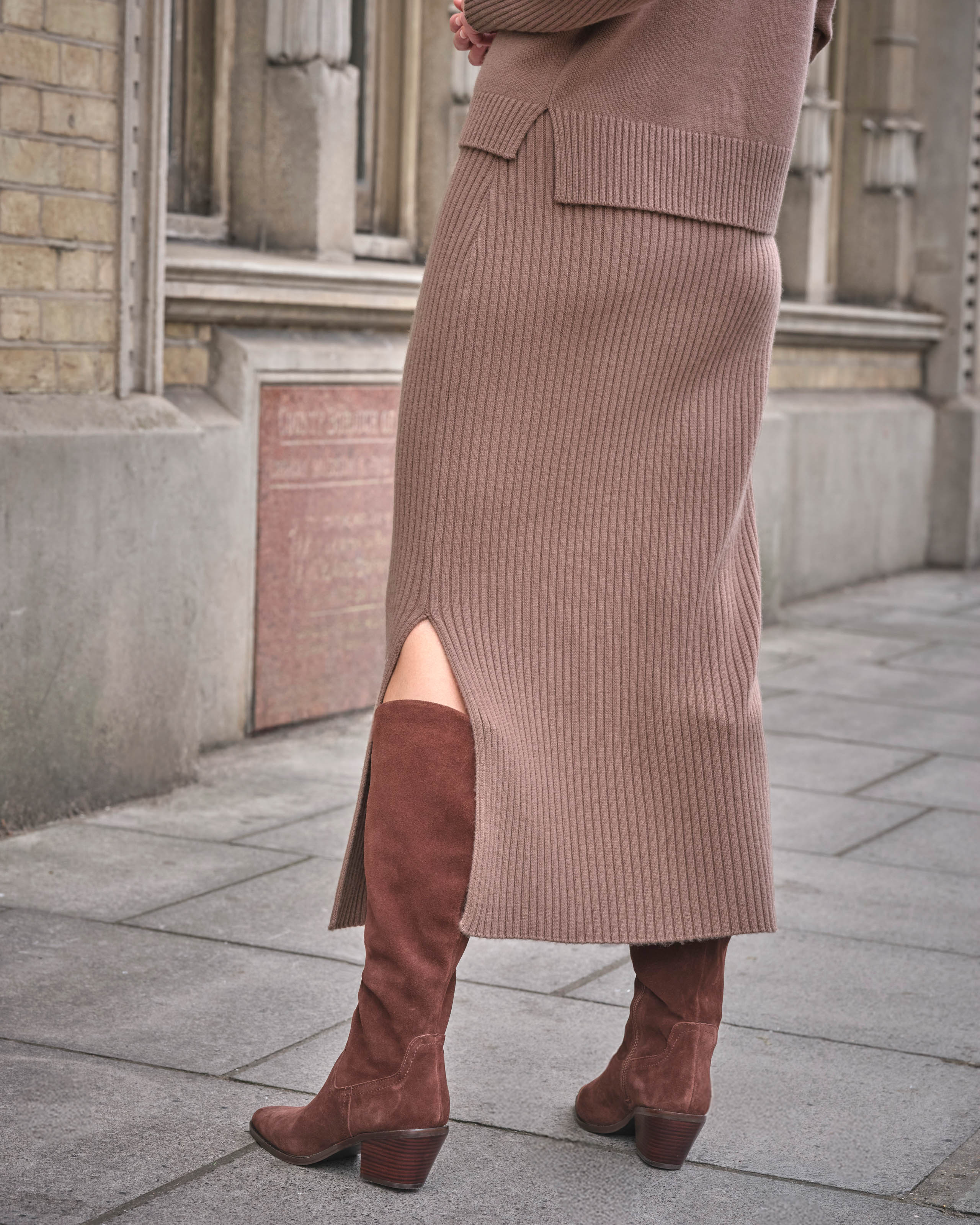 Heathered Mocha | Cashmere Blend Knitted Ribbed Skirt | Pure Collection