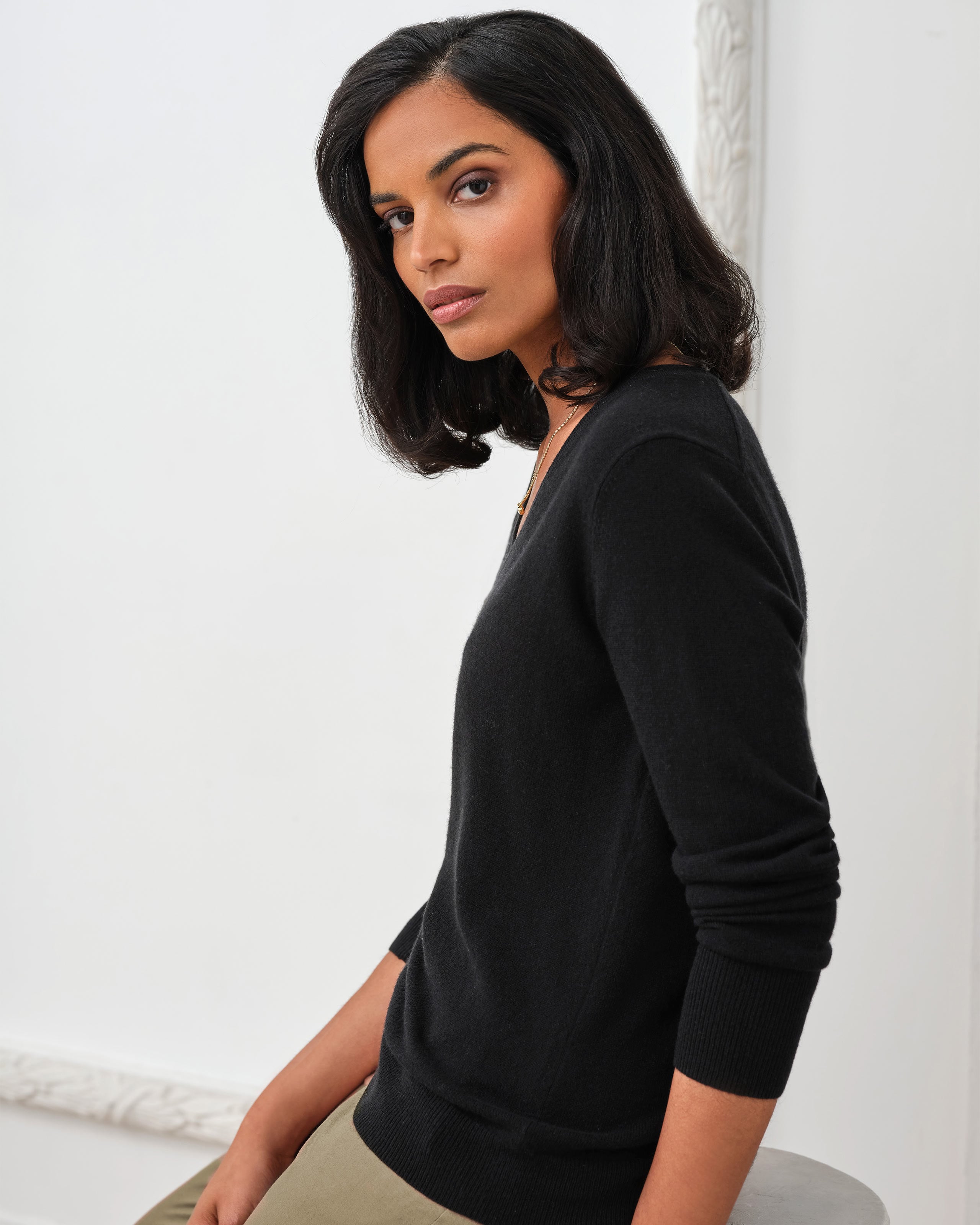 Black | Cashmere V Neck Sweater | Pure Collection
