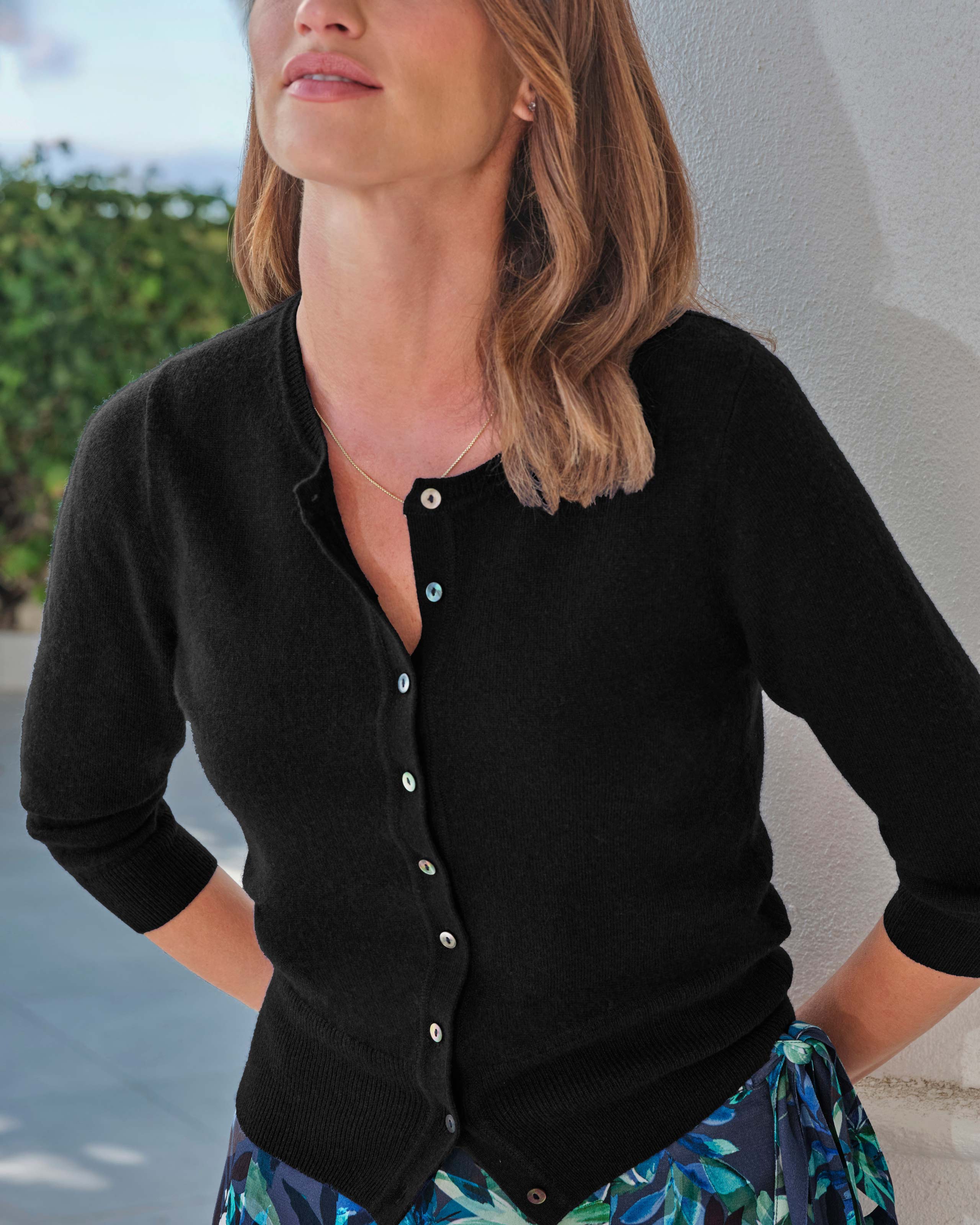 Black | Cashmere Cropped Cardigan | Pure Collection